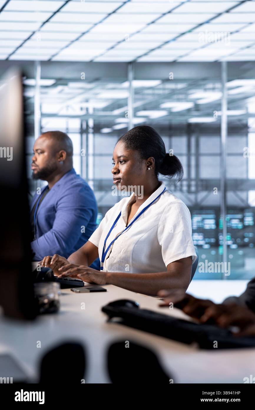 Data center admin using pc hi-res stock photography and images - Alamy