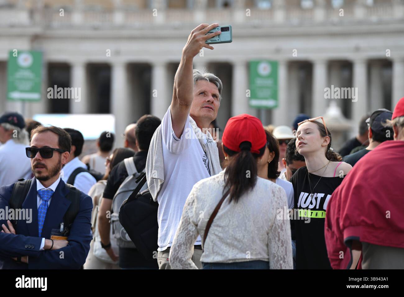 Italy, Rome, Vatican, 080525. On the second day of the conclave, in the ...