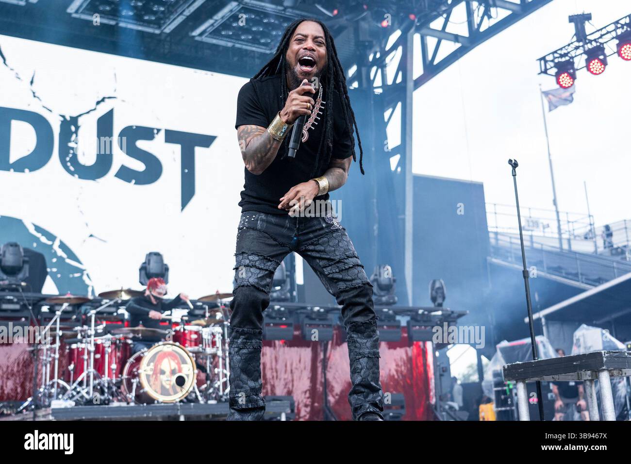 Lajon Witherspoon of Sevendust performs during Sonic Temple Art and ...