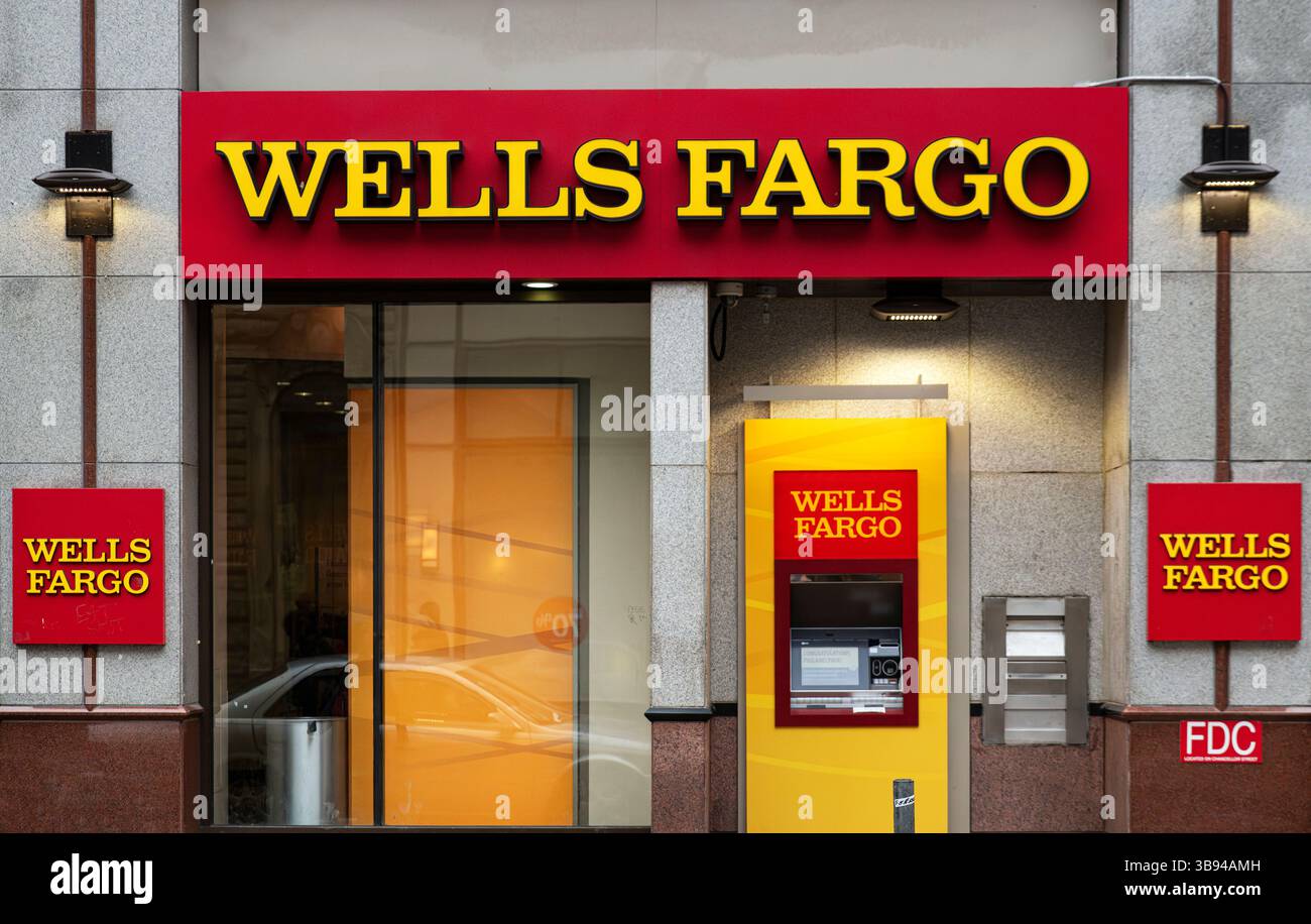 Wells fargo bank logo hi-res stock photography and images - Alamy