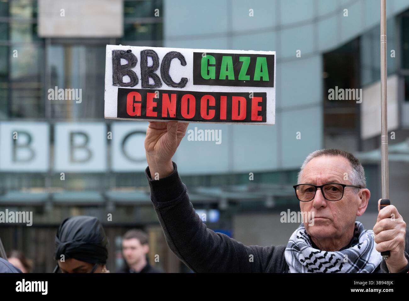 London, UK. 8 May, 2025. A coalition of Palestine supporters, including ...