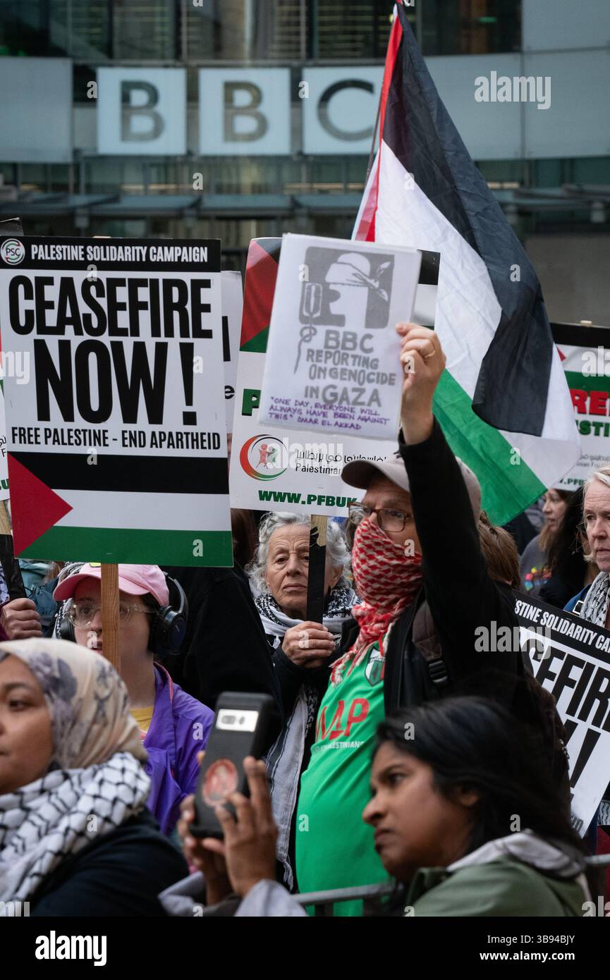 London, UK. 8 May, 2025. A coalition of Palestine supporters, including ...