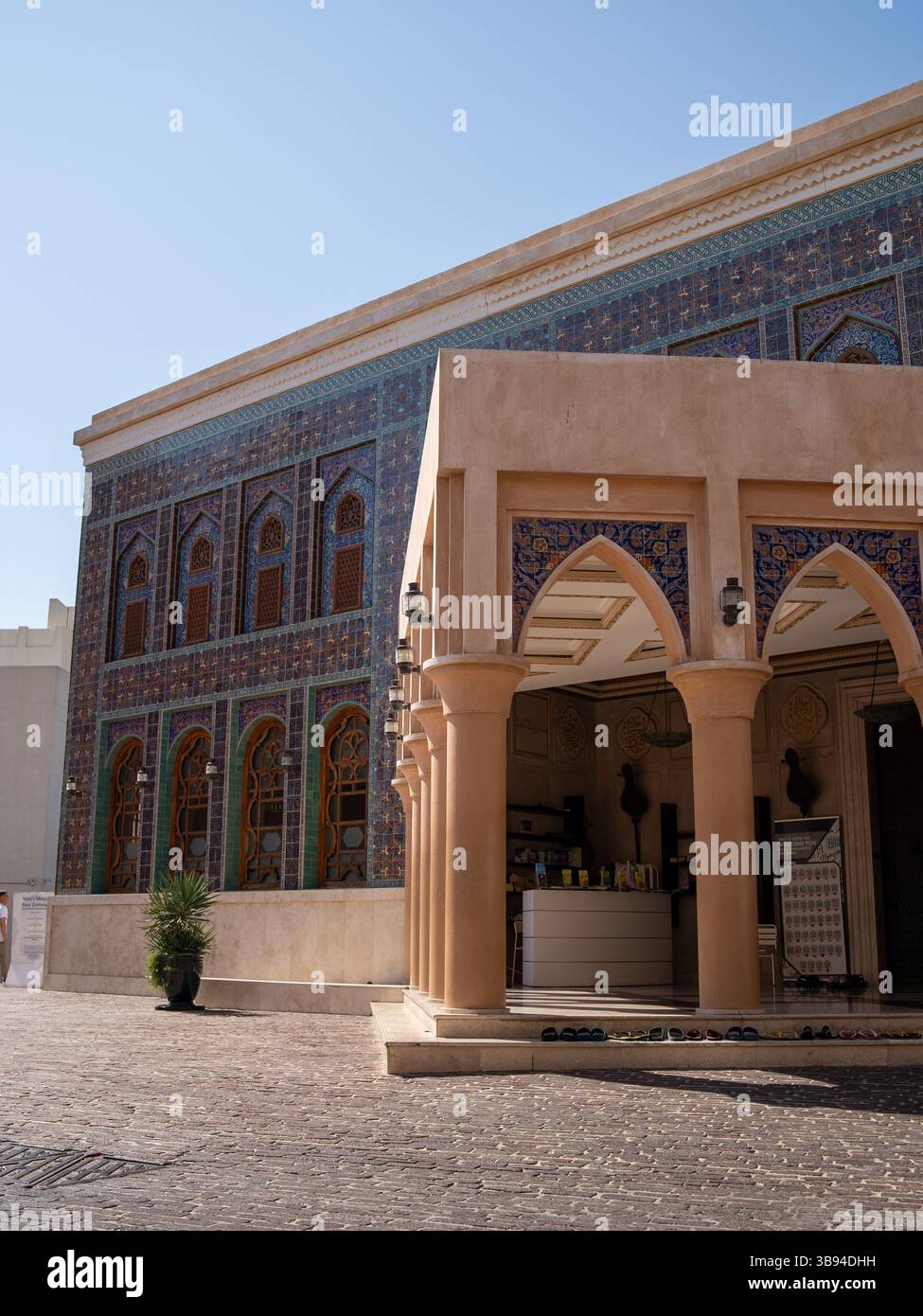 The stunning Katara Mosque in Katara Cultural Village, Doha, Qatar ...