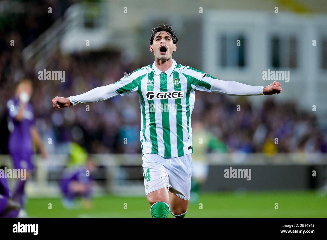 Florence, Italy. 08th May, 2025. Johnny Cardoso of Real Betis Balompie ...