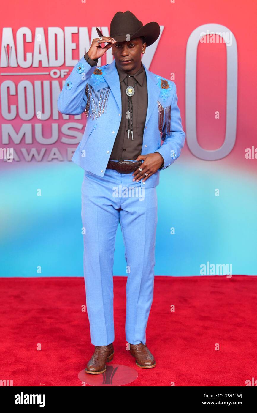 Markell Washington arrives at the 60th annual Academy of Country Music ...