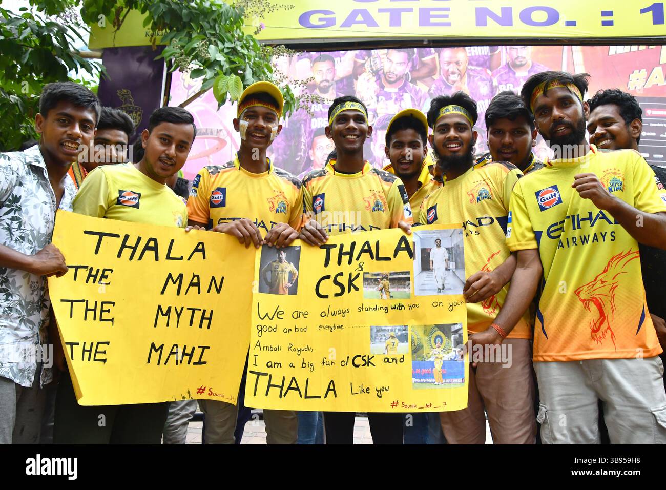 Kolkata, India. 08th May, 2025. Fans from both the Chennai Super Kings ...