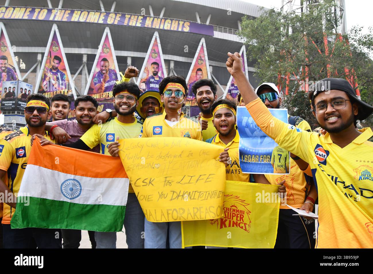 Kolkata, India. 08th May, 2025. Fans from both the Chennai Super Kings ...