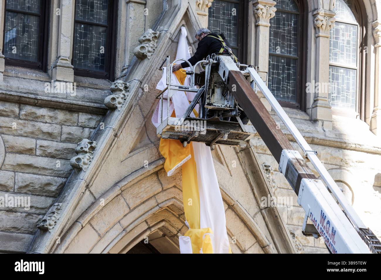 Chicago, United States. 11th Apr, 2025. A worker hands the Pope's ...