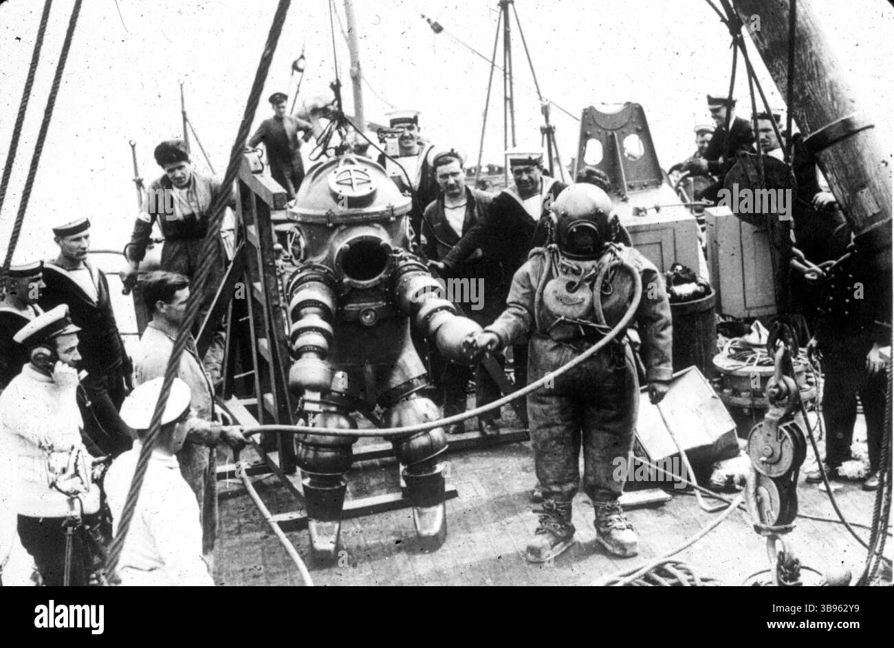 Diving suit 18 Black and White Stock Photos & Images - Alamy