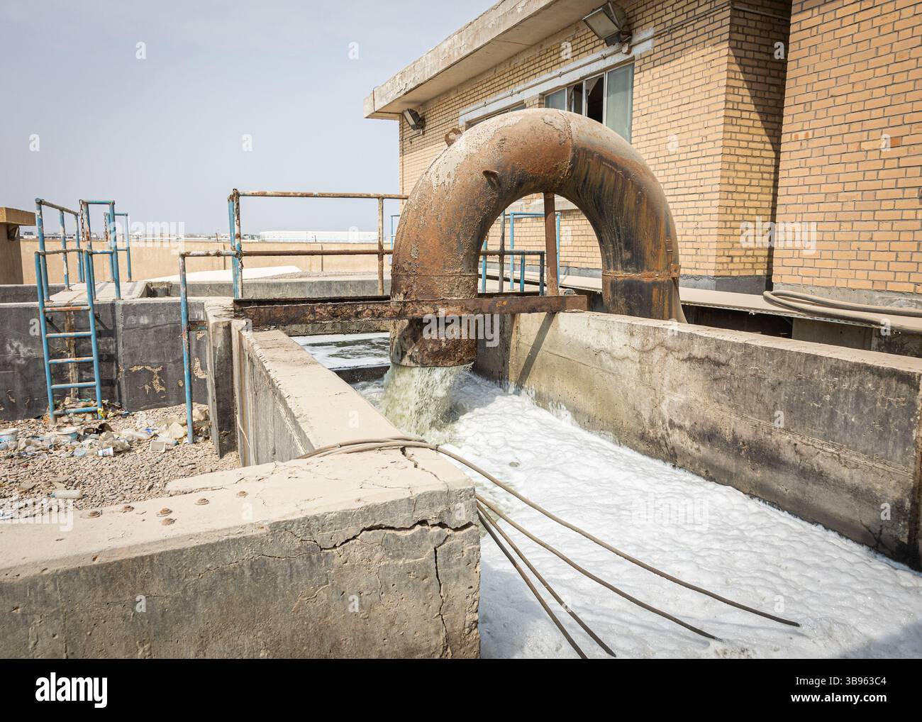 October 30, 2021, Basra, Iraq: In Basra's only wastewater treatment ...