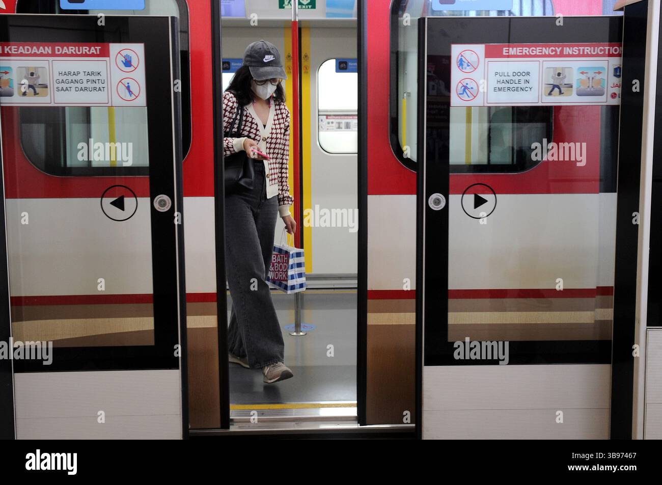 January 1, 2009, Pengansaan dua, Jakarta, INDONESIA: Passenger activity ...