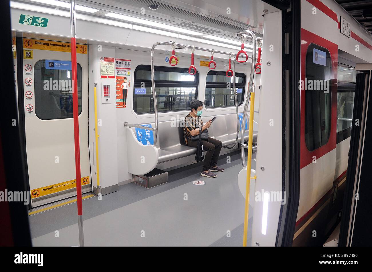 January 1, 2009, Pengansaan dua, Jakarta, INDONESIA: Passenger activity ...