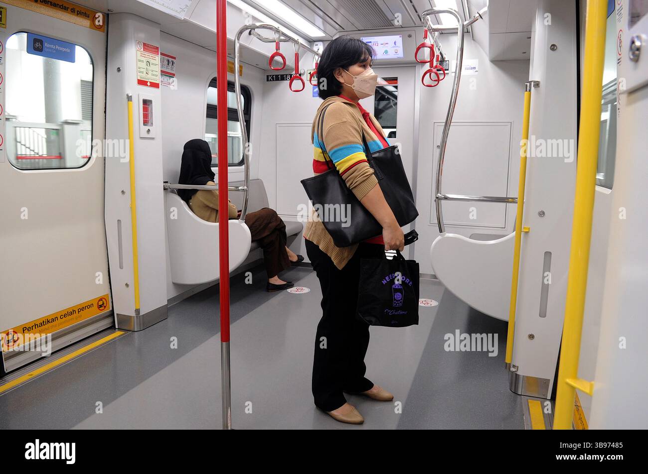 January 1, 2009, Pengansaan dua, Jakarta, INDONESIA: Passenger activity ...