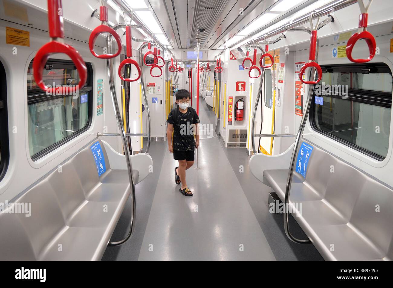 January 1, 2009, Pengansaan dua, Jakarta, INDONESIA: Passenger activity ...