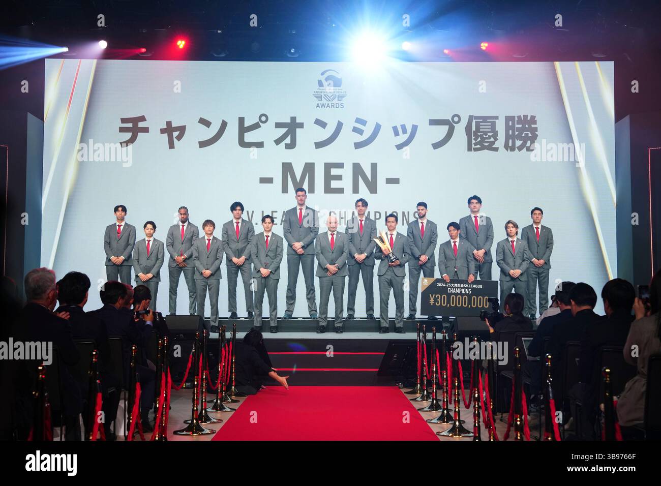 Tokyo, Japan. 8th May, 2025. Suntory Sunbirds Osaka team group ...