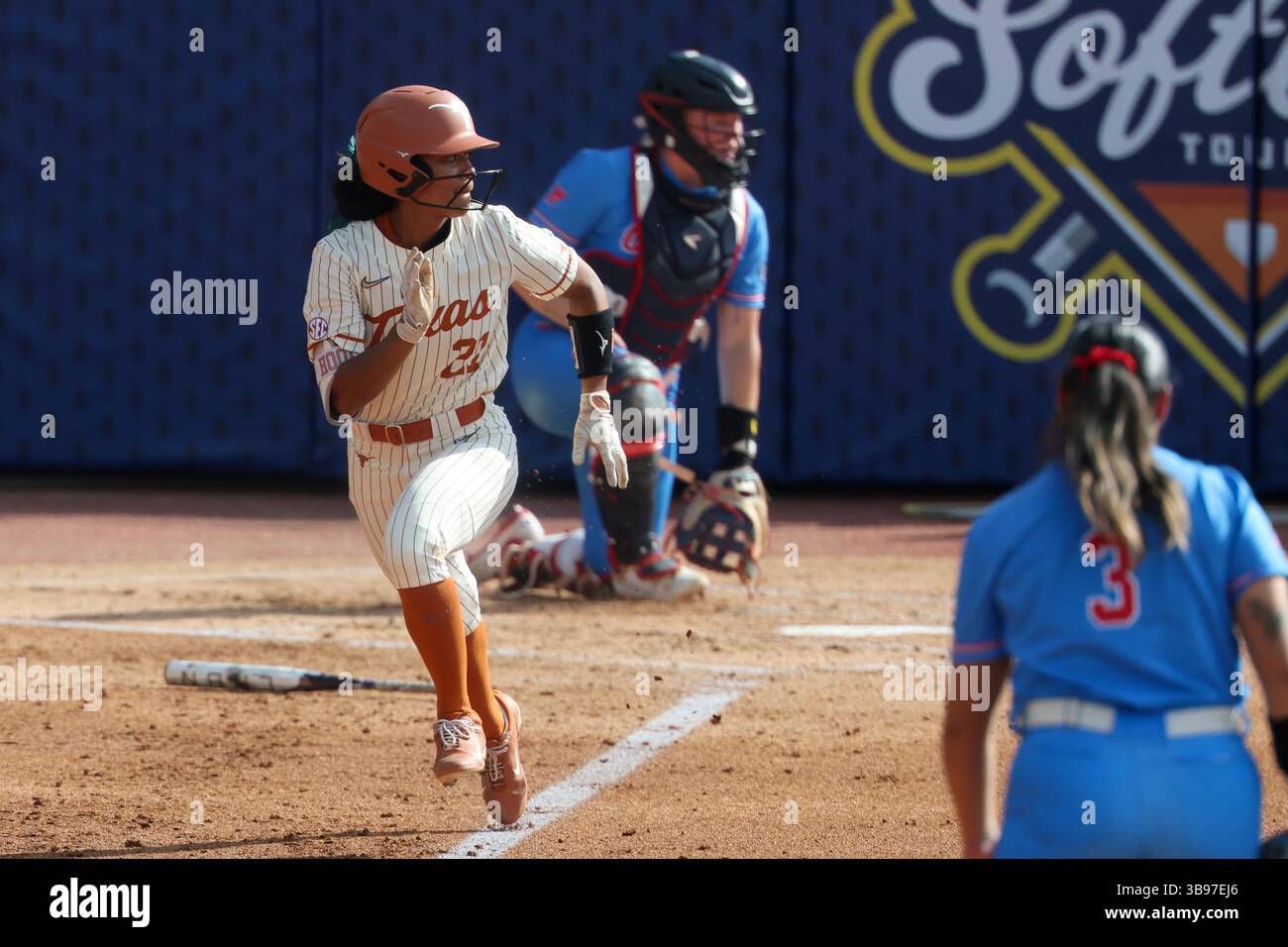 ATHENS, GA - MAY 08: Texas outfielder Kayden Henry (21) runs towards ...