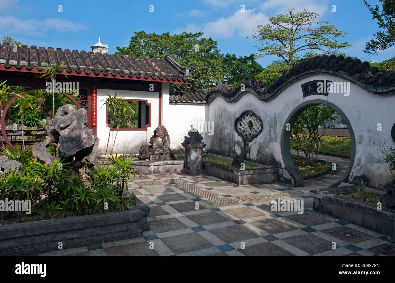 Moon gate at the traditional Fukushuen classical Chinese garden in ...