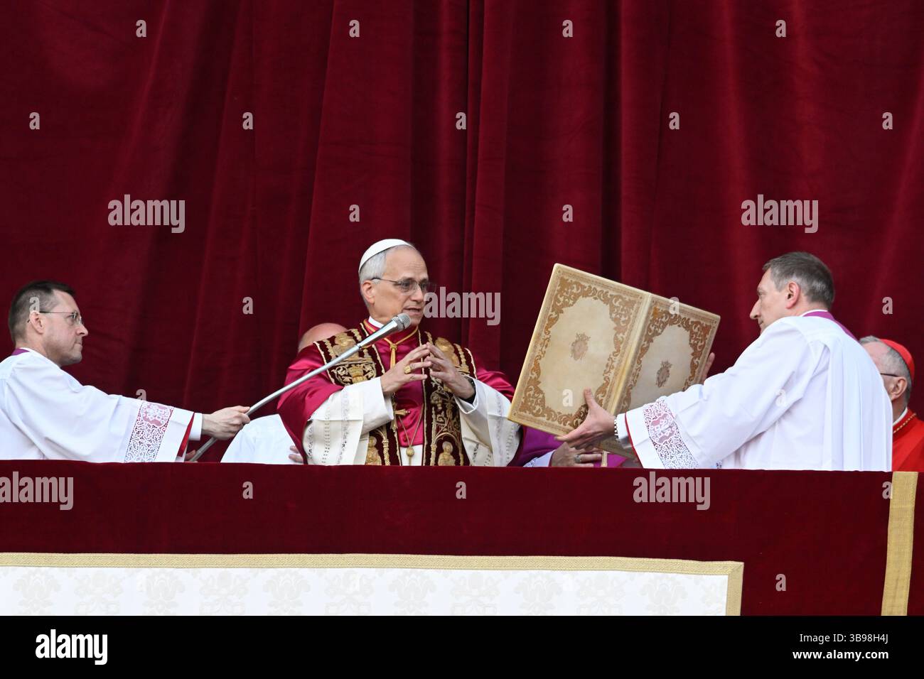 Vatican City, Vatican. 08th May, 2025. VATICAN CITY, VATICAN - MAY 08 ...