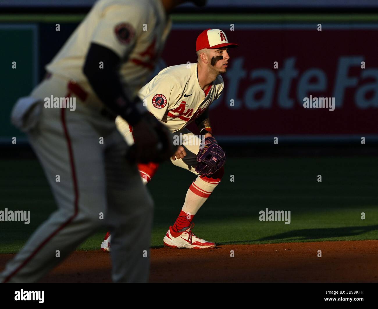 ANAHEIM, CA - MAY 08: Los Angeles Angels shortstop Zach Neto (9) in ...