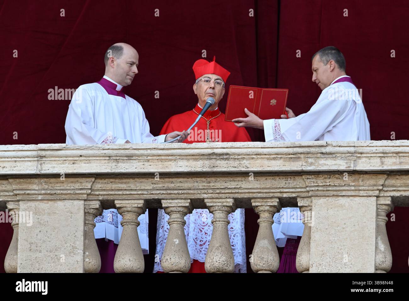 Vatican City, Vatican. 08th May, 2025. VATICAN CITY, VATICAN - MAY 08 ...