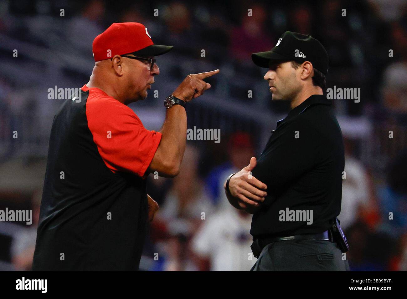 Cincinnati Reds manager Terry Francona argues a call with umpires ...