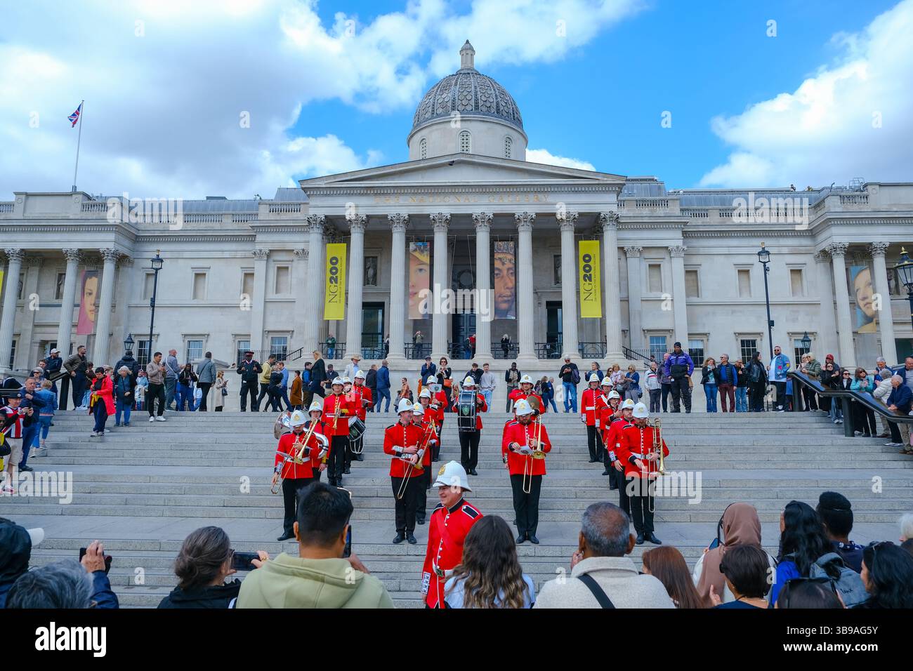 London, UK. 8th May, 2025. Trafalgar Square marks the 80th anniversary ...