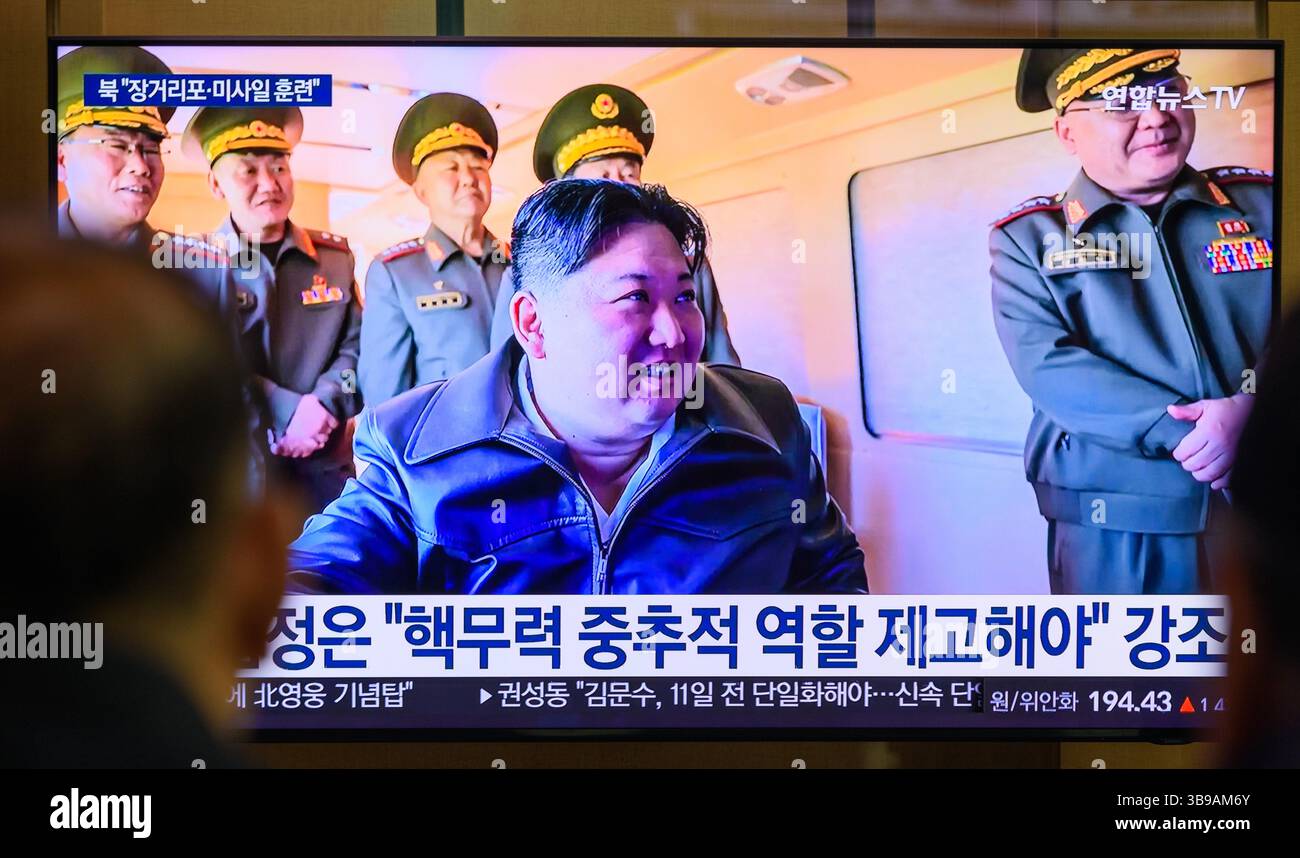 People watch a 24-hour Yonhap news TV broadcast at Seoul Railway ...