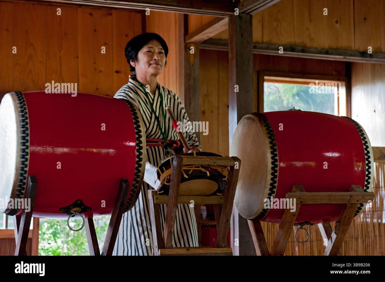 Okinawan woman hi-res stock photography and images - Alamy