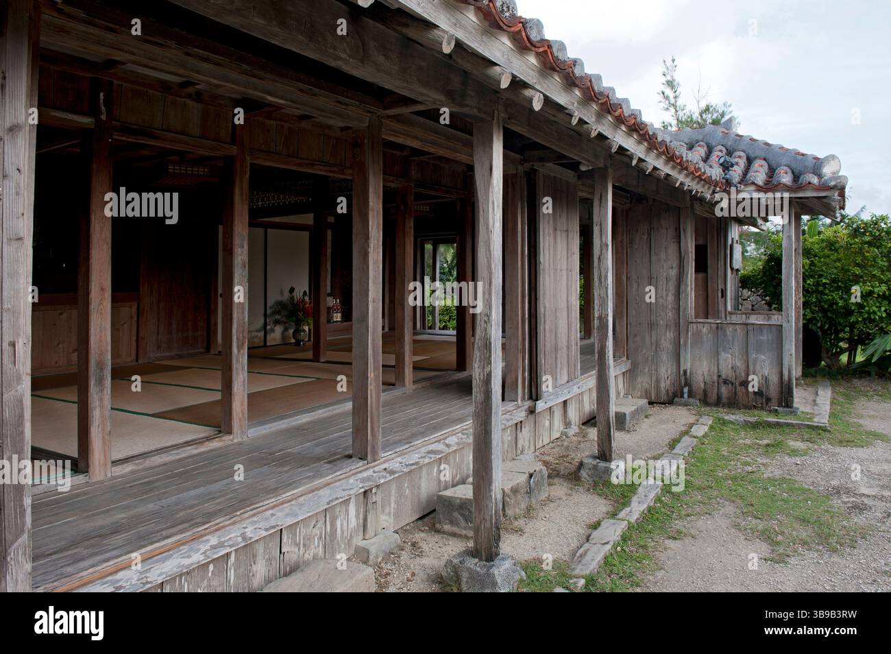 Traditional Okinawan residence with open floor plan, tile roof and ...