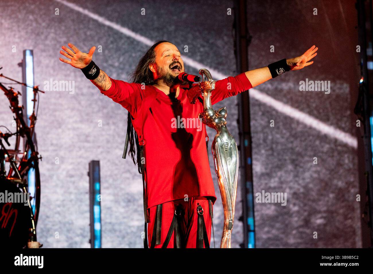 Jonathan Davis of Korn performs during Sonic Temple Art and Music ...