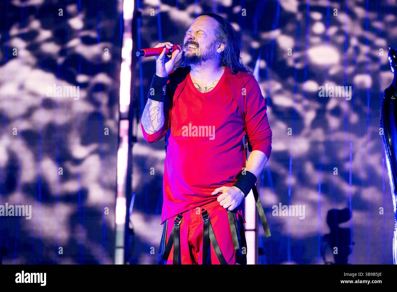 Jonathan Davis of Korn performs during Sonic Temple Art and Music ...