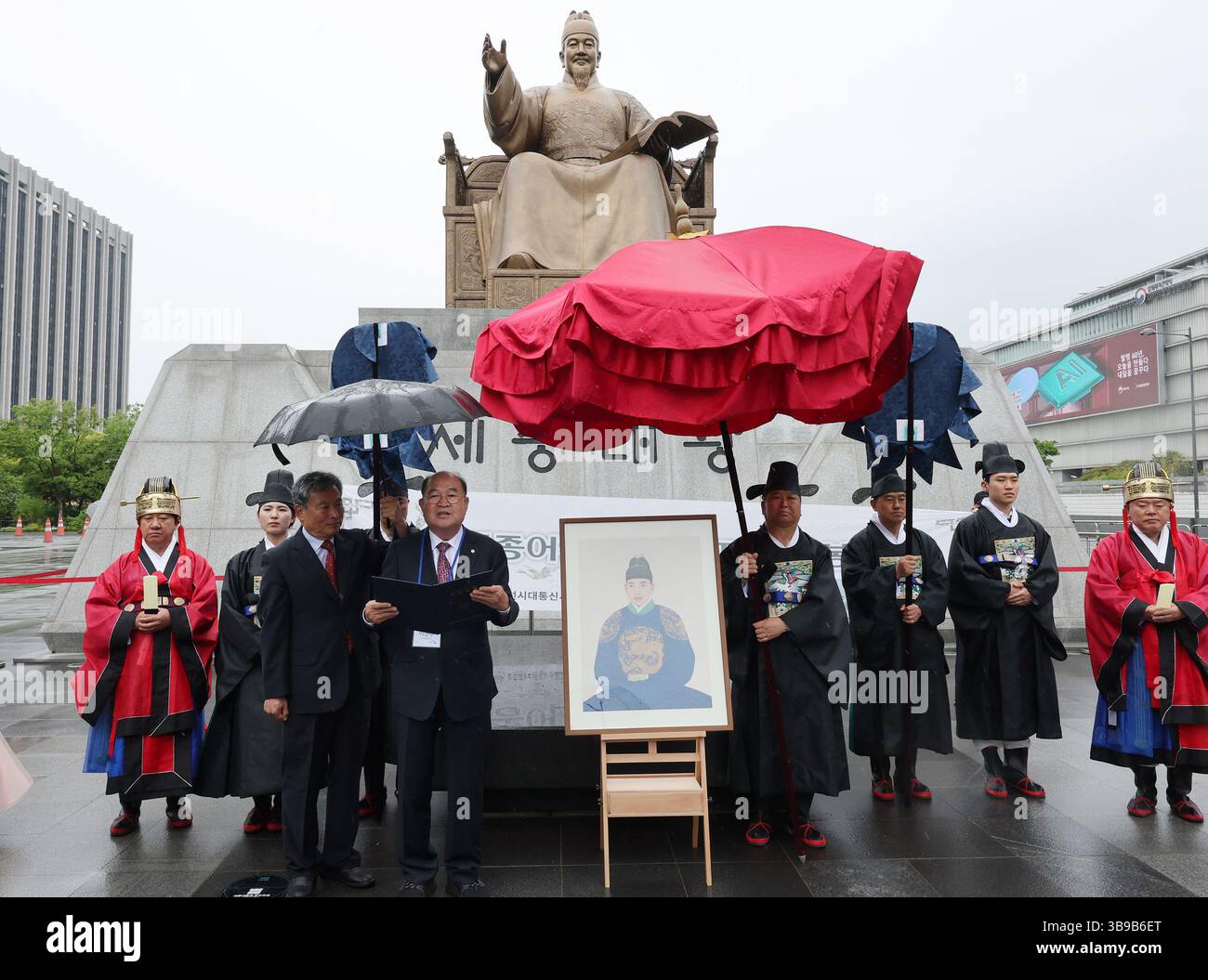 09th May, 2025. Portrait of young King Sejong unveiled People clad in ...