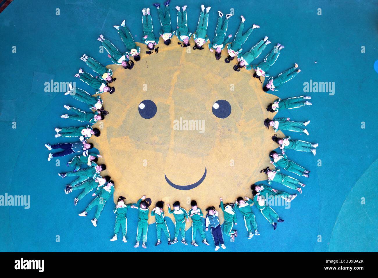 Children take part in various activities on World Smile Day in Nantong ...