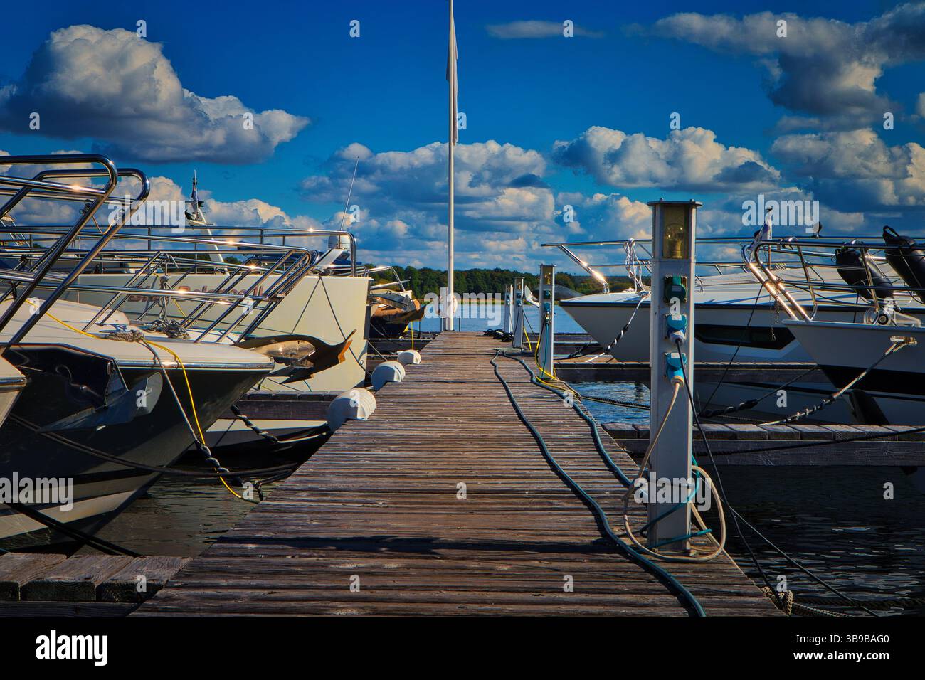 Small breakwater with one boat hi-res stock photography and images - Alamy