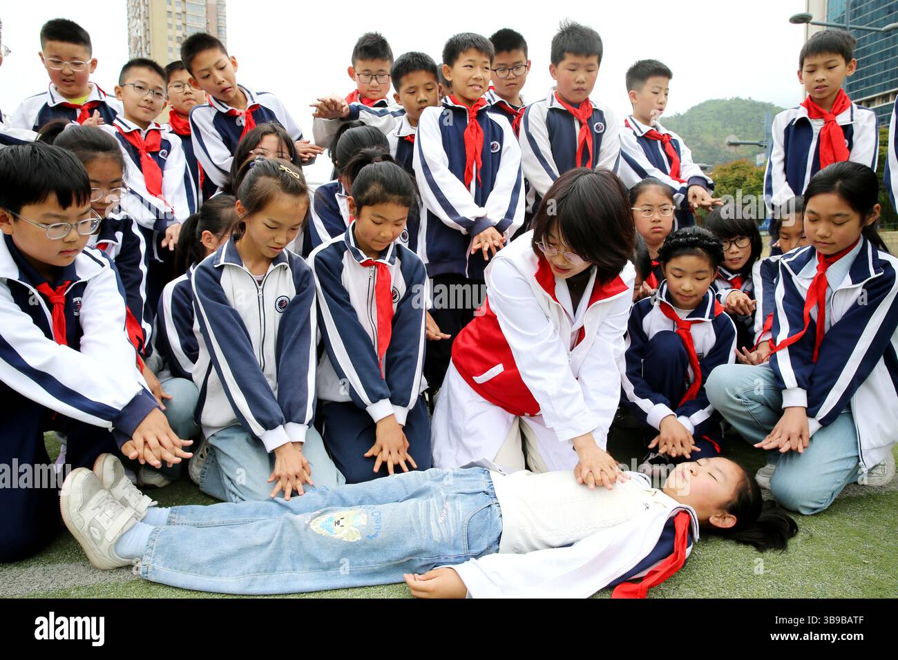 Students get first aid training on the World Red Cross and Red Crescent ...