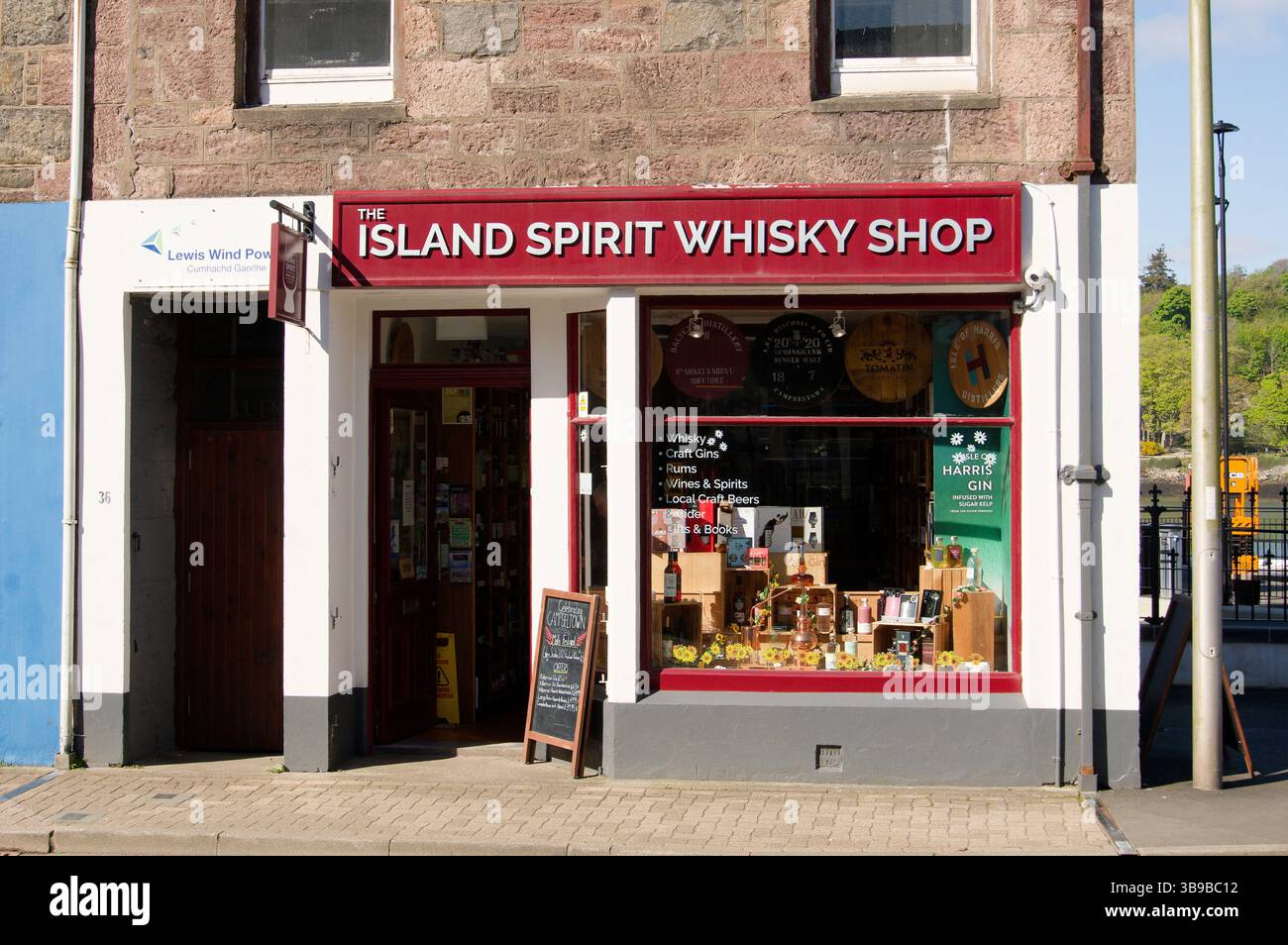 Scene liquor store hi-res stock photography and images - Alamy
