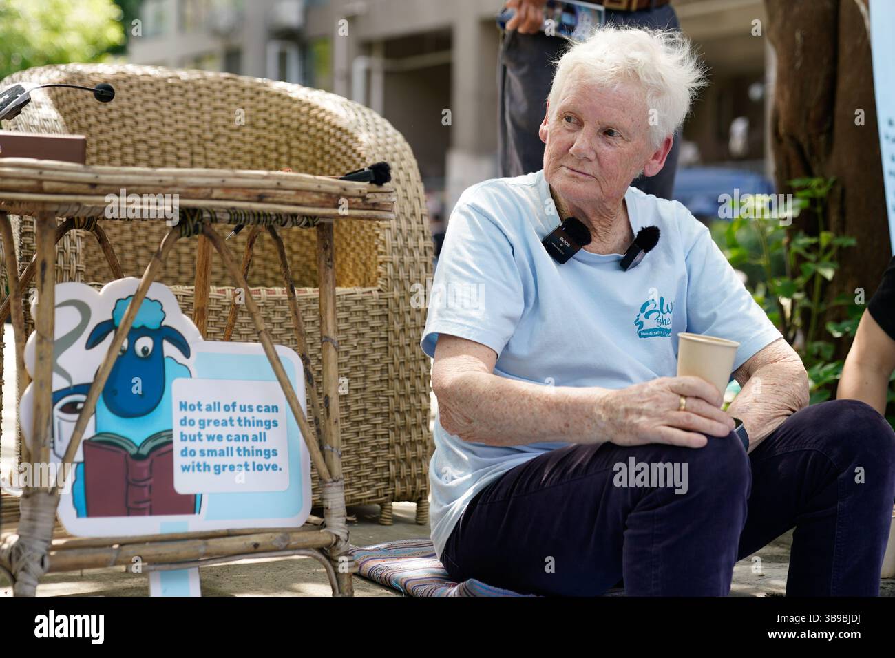 (250509) -- CHENGDU, May 9, 2025 (Xinhua) -- Rachel Grace Pinniger is ...