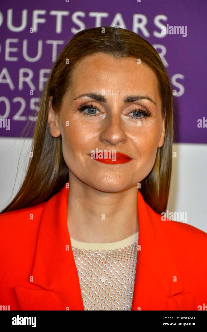 Bella Lesnik deutsche Fernseh Radiomoderatorin zu Gast auf dem blauen ...