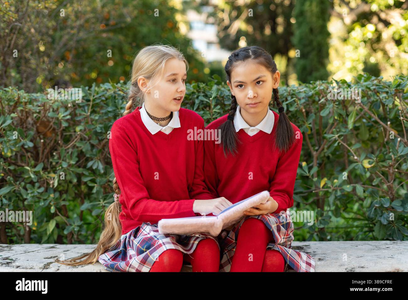 Two schoolgirls in uniform hi-res stock photography and images - Alamy