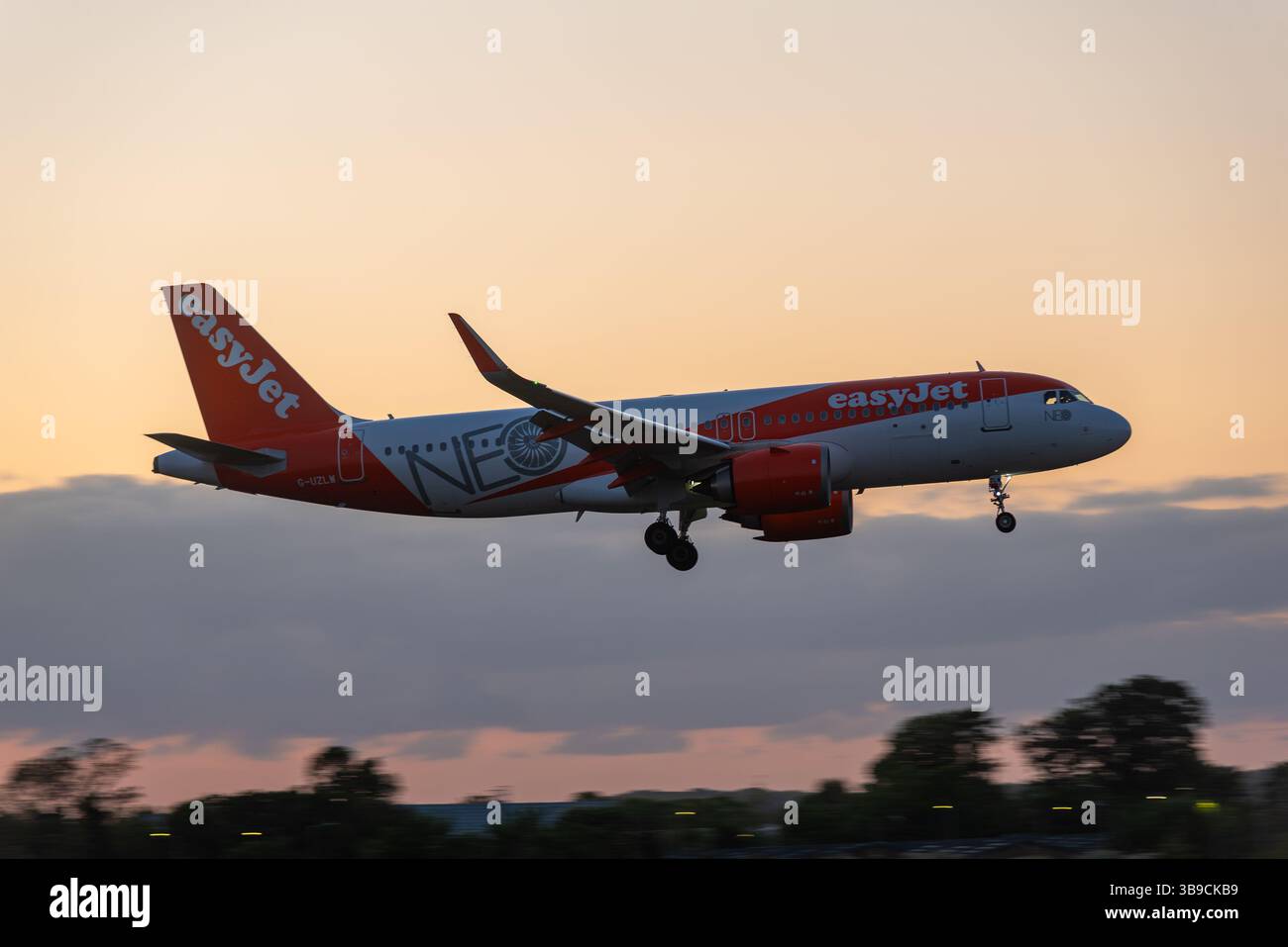 easyJet Airbus A320-251N, A320 NEO airliner jet plane G-UZLW landing at ...