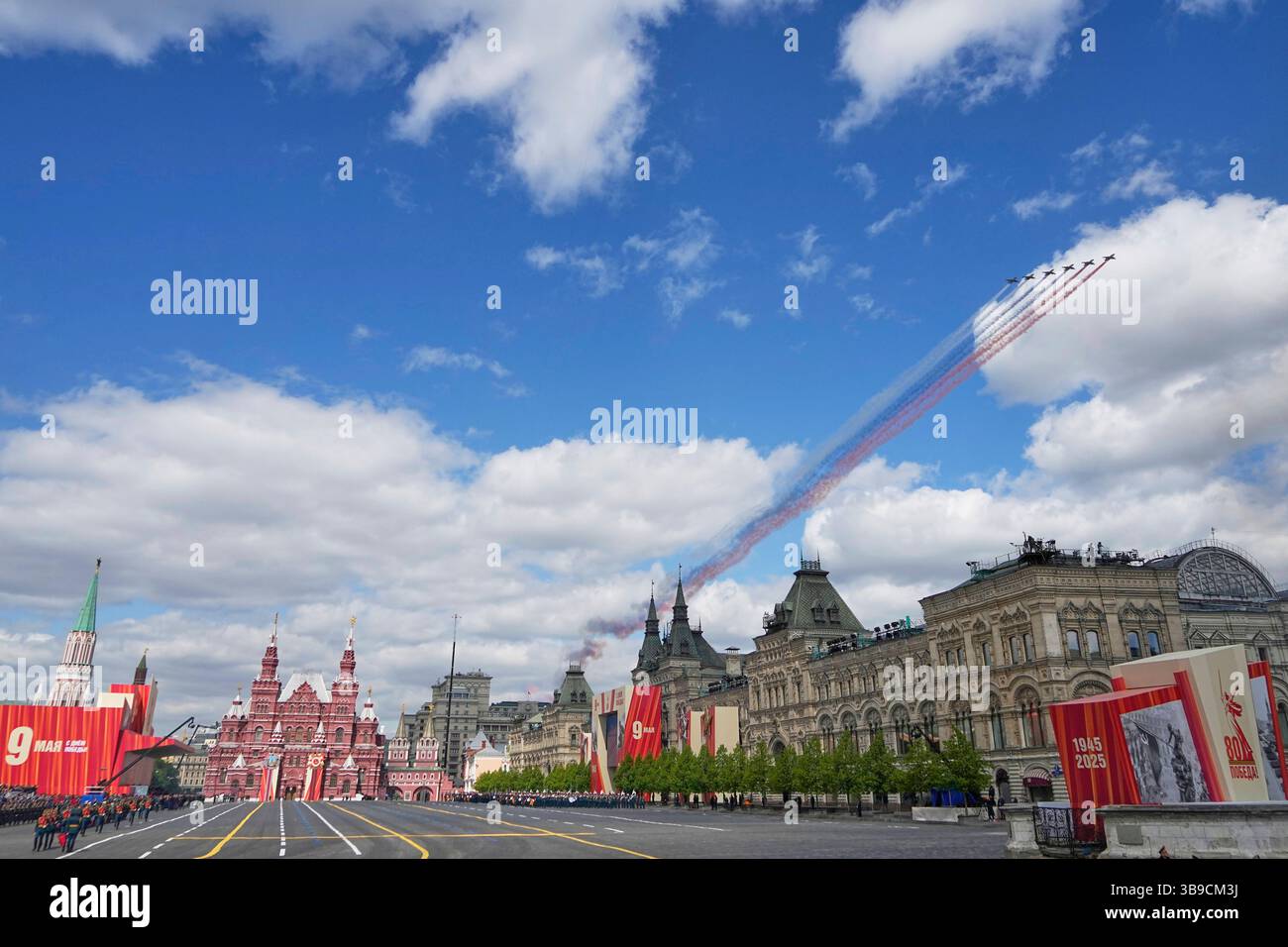 Russian Air Force Su-25 jets fly over Red Square leaving trails of ...