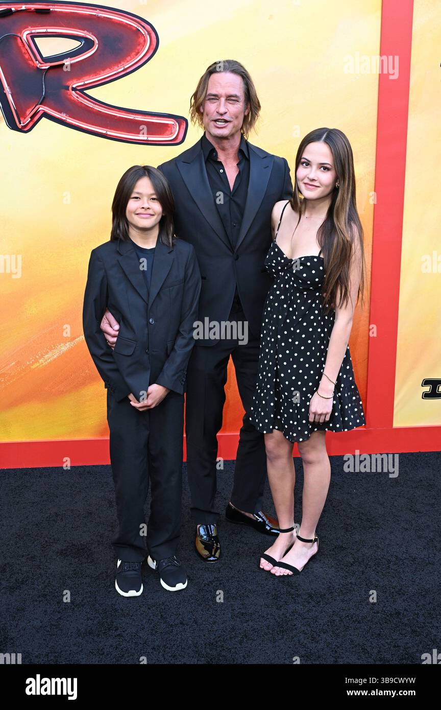 Josh Holloway mit seinen Kindern Hunter Lee und Java Kumala Holloway bei der Premiere der HBO ...