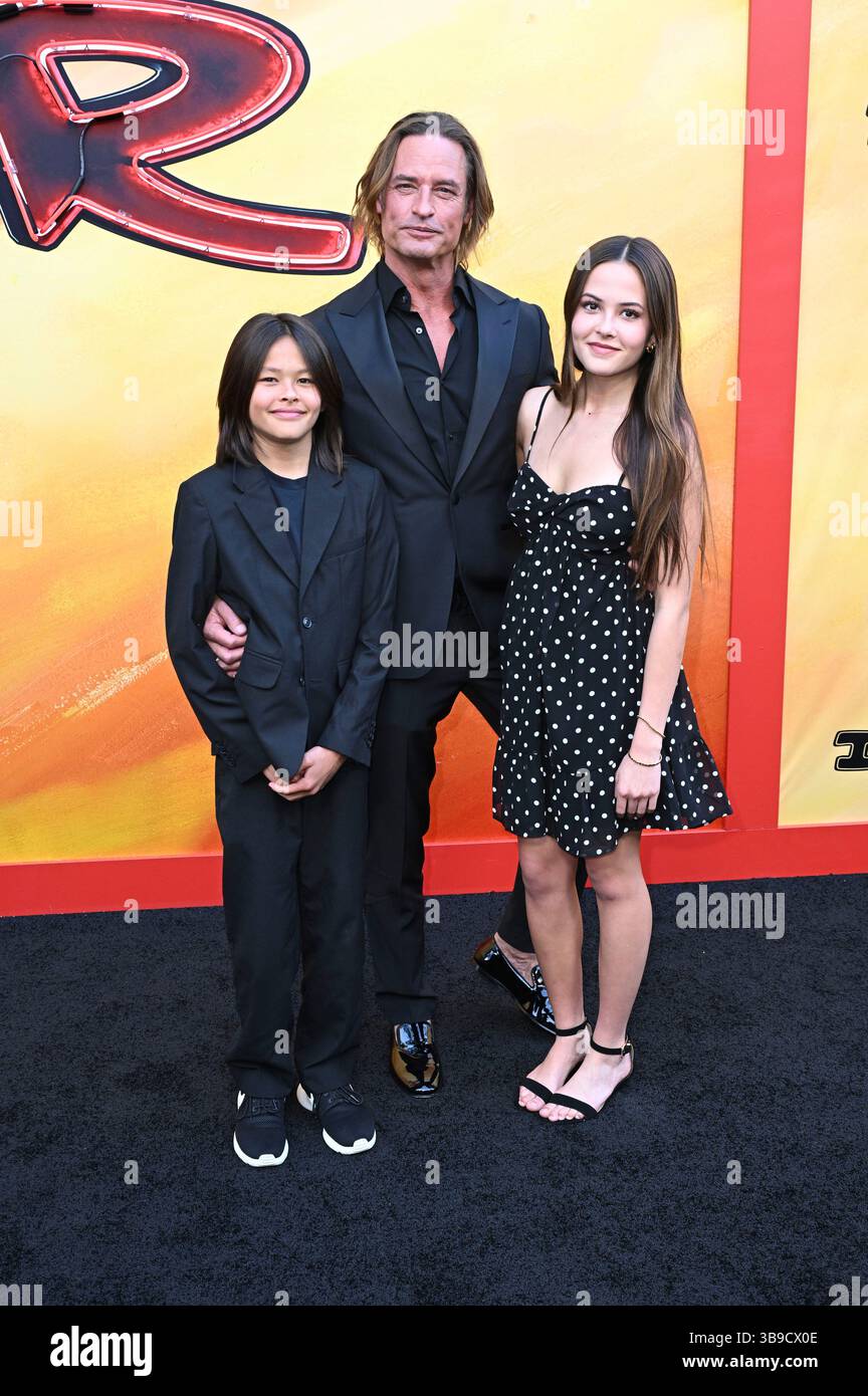 Josh Holloway mit seinen Kindern Hunter Lee und Java Kumala Holloway bei der Premiere der HBO ...