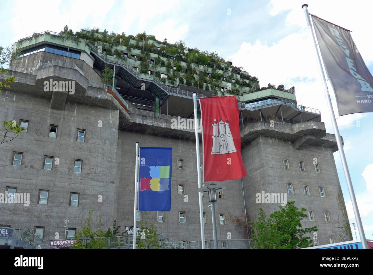 Der umgenutzte Hochbunker in der Feldstraße im Hamburger Stadtteil St ...