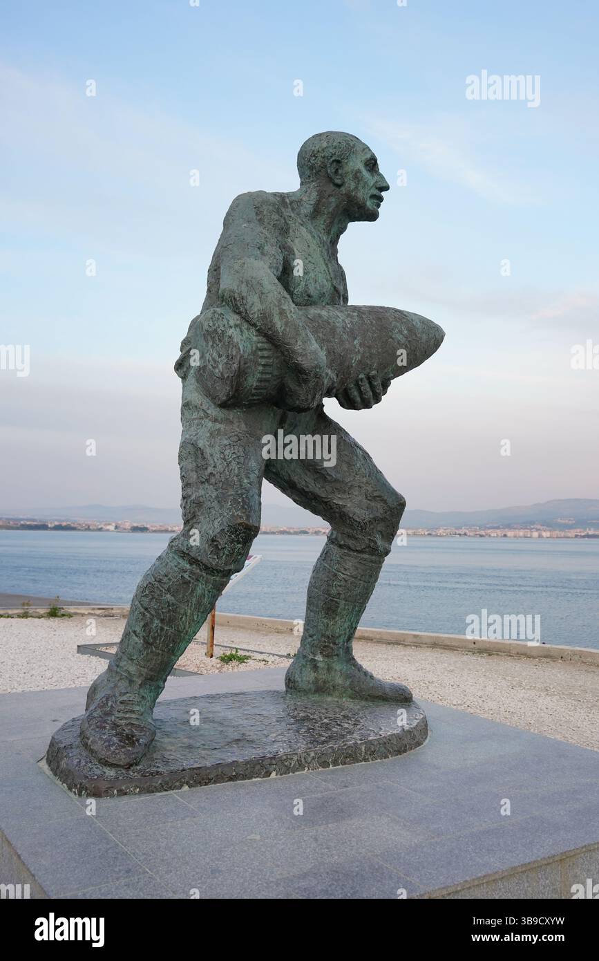CANAKKALE, TURKIYE - APRIL 24, 2025: Corporal Seyit Statue in Gelibolu ...