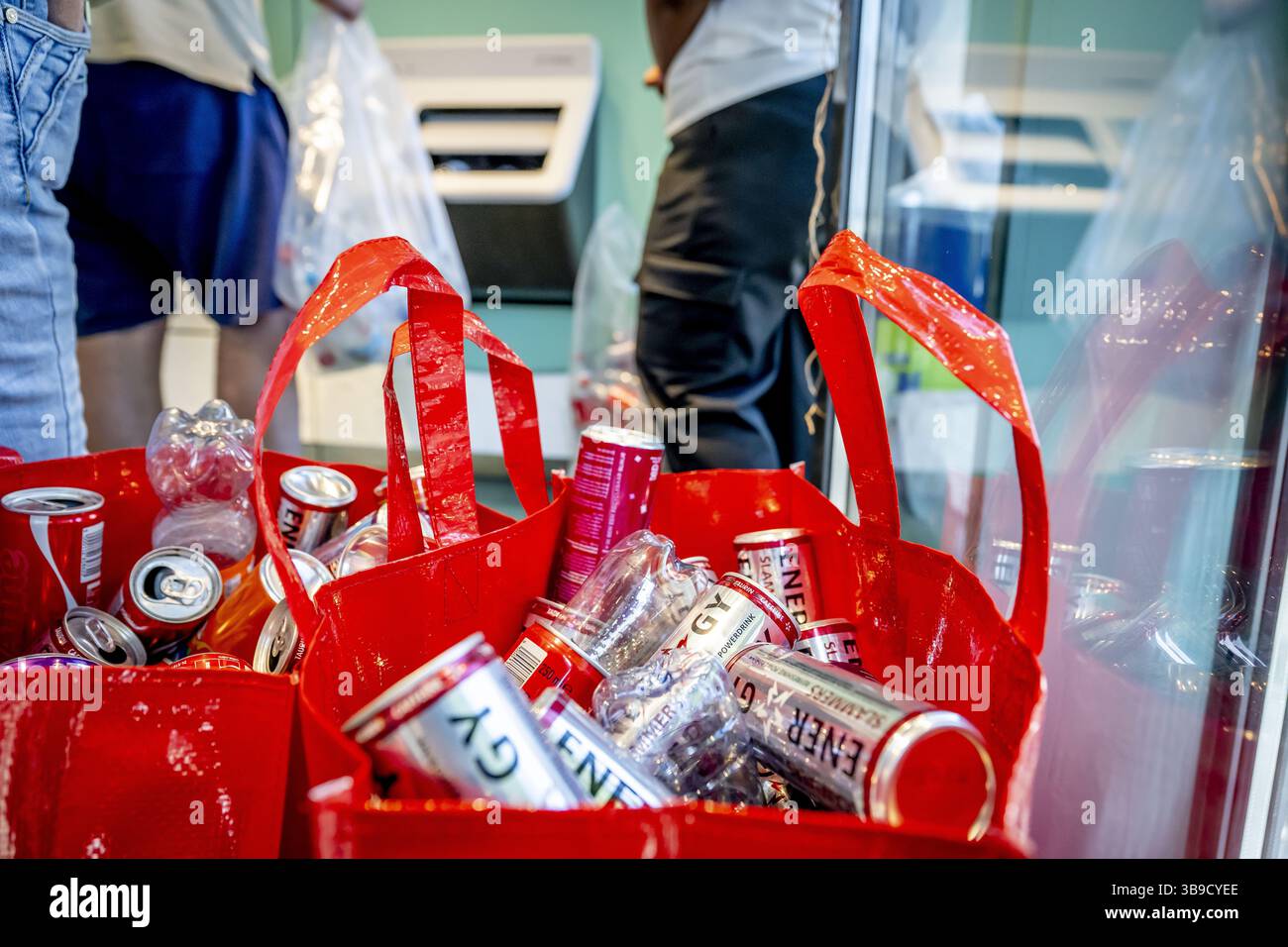 ROTTERDAM - The first Deposit Return Shop has opened in Rotterdam. Here ...
