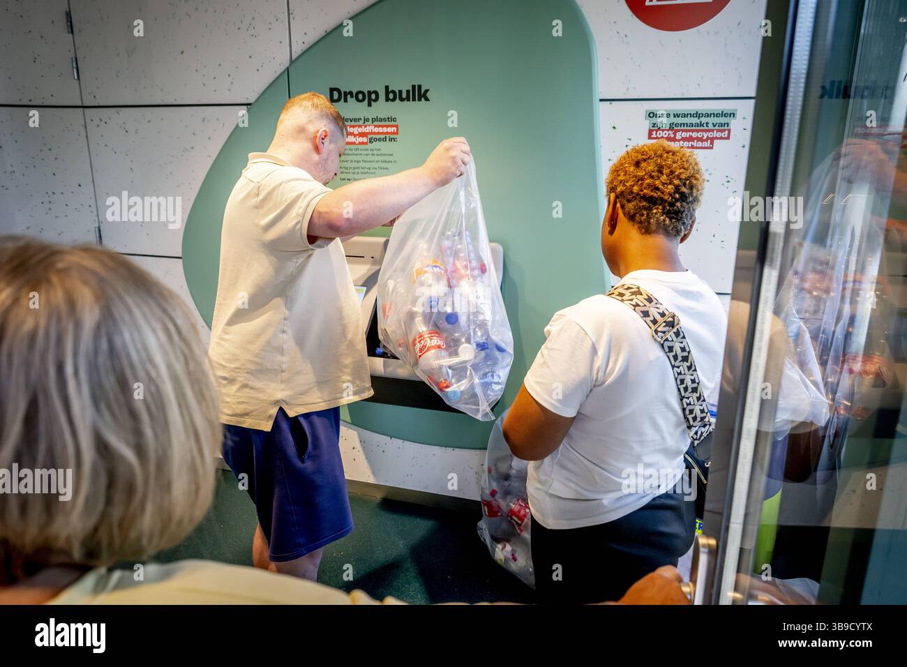 ROTTERDAM - The first Deposit Return Shop has opened in Rotterdam. Here ...