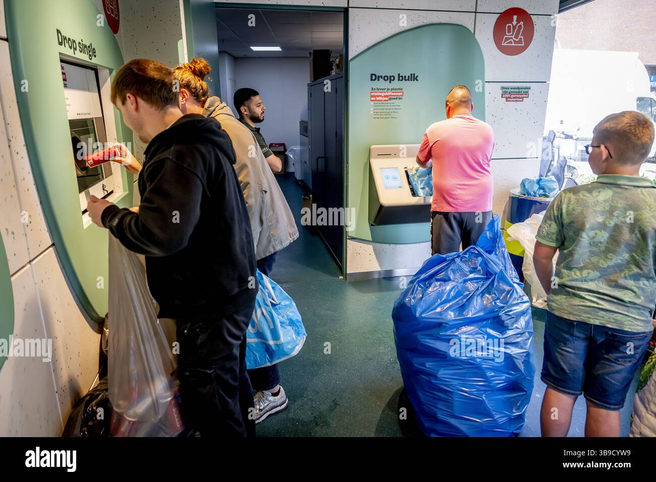 ROTTERDAM - The first Deposit Return Shop has opened in Rotterdam. Here ...