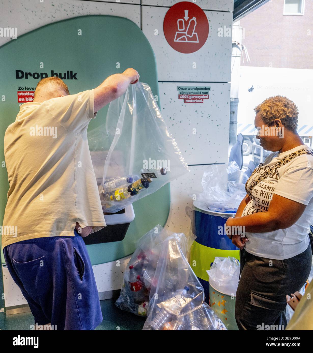 ROTTERDAM - The first Deposit Return Shop has opened in Rotterdam. Here ...
