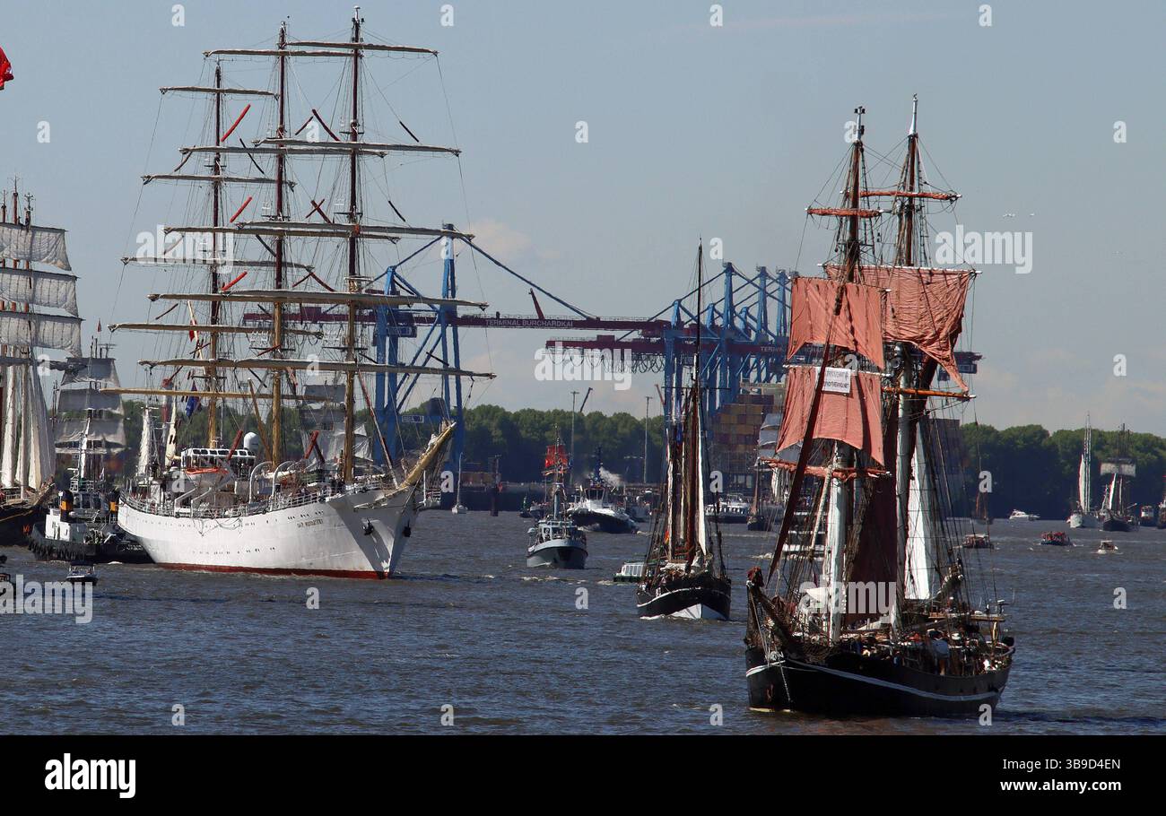 836. Hafengeburtstag in Hamburg: die Einlaufparade. *** 836 Port ...